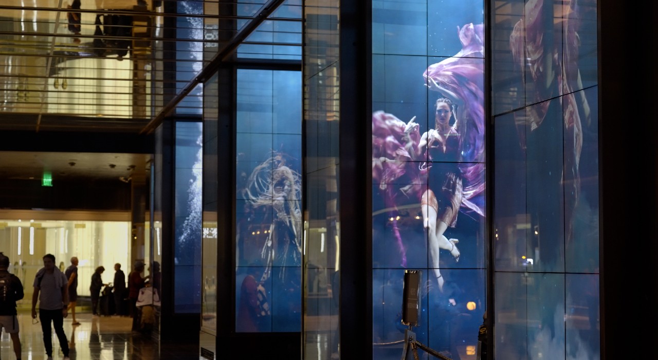 Las Vegas Hotel Transformed by Stunning Underwater Filming Displays ...