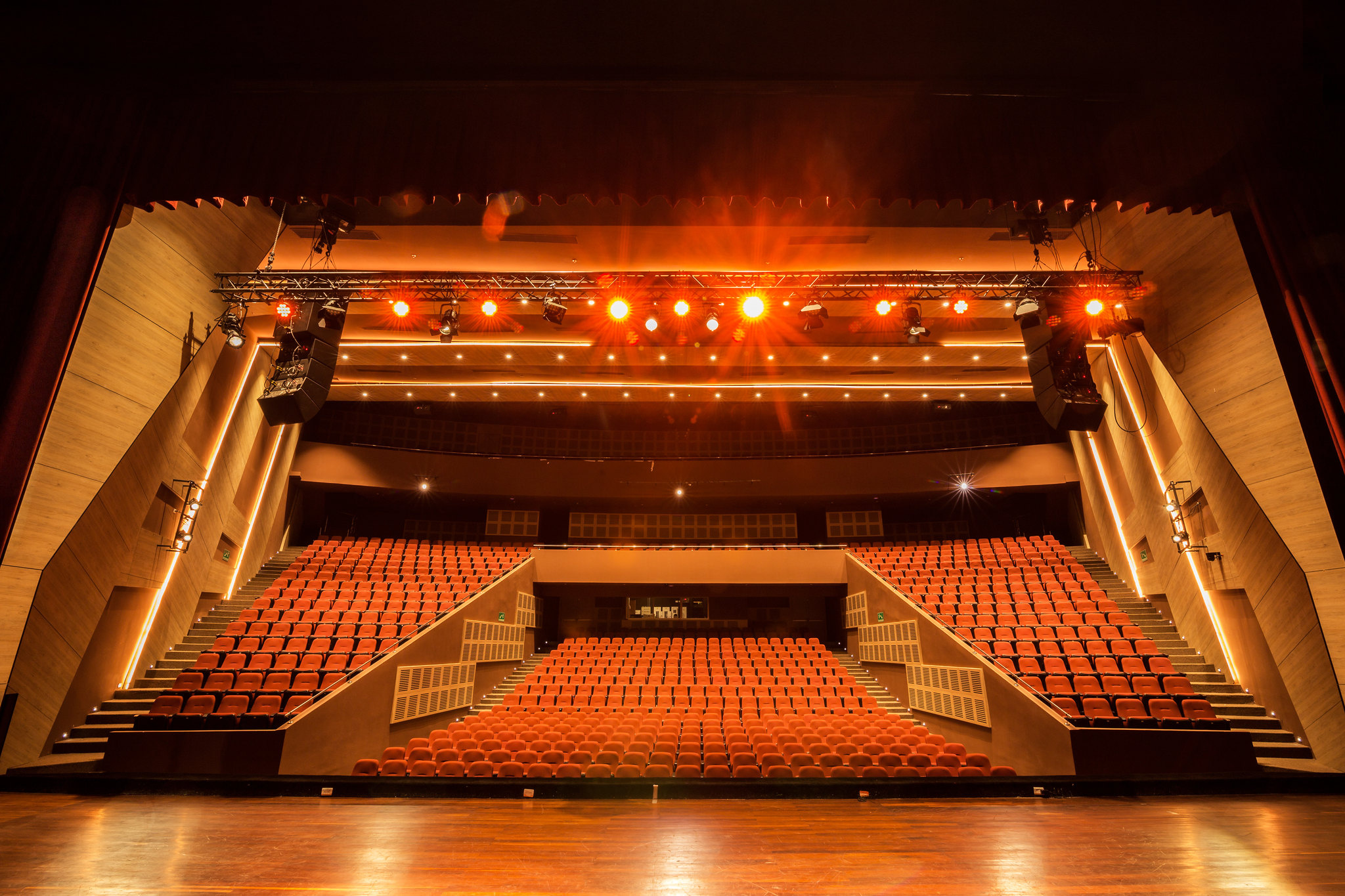 Auditorium Seating Dimensions: Balancing Space and Experience | AVIXA ...